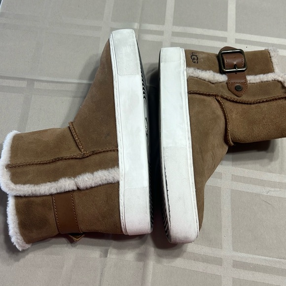 UGG | Shoes | Euc Caramel Colored Ugg Booties Right Sz65 Left Sz 7 5 ...